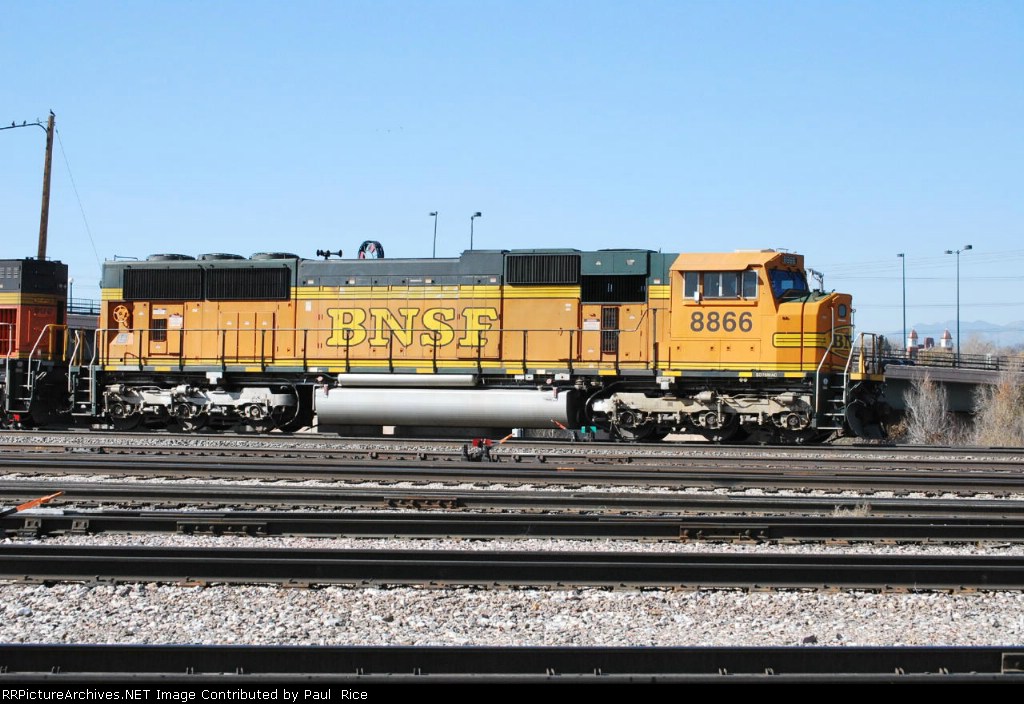 BNSF 8866
